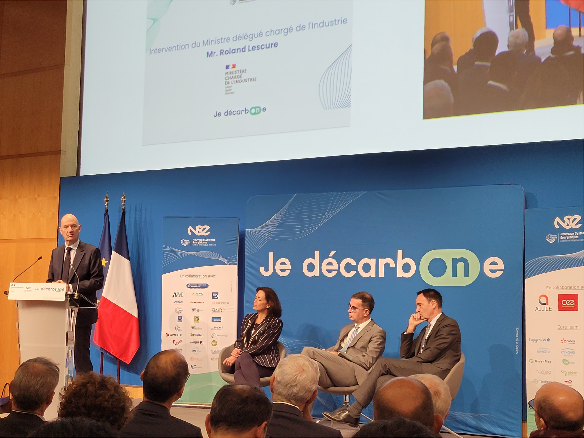 [ NEU-JKF FEVI S’ENGAGE ]