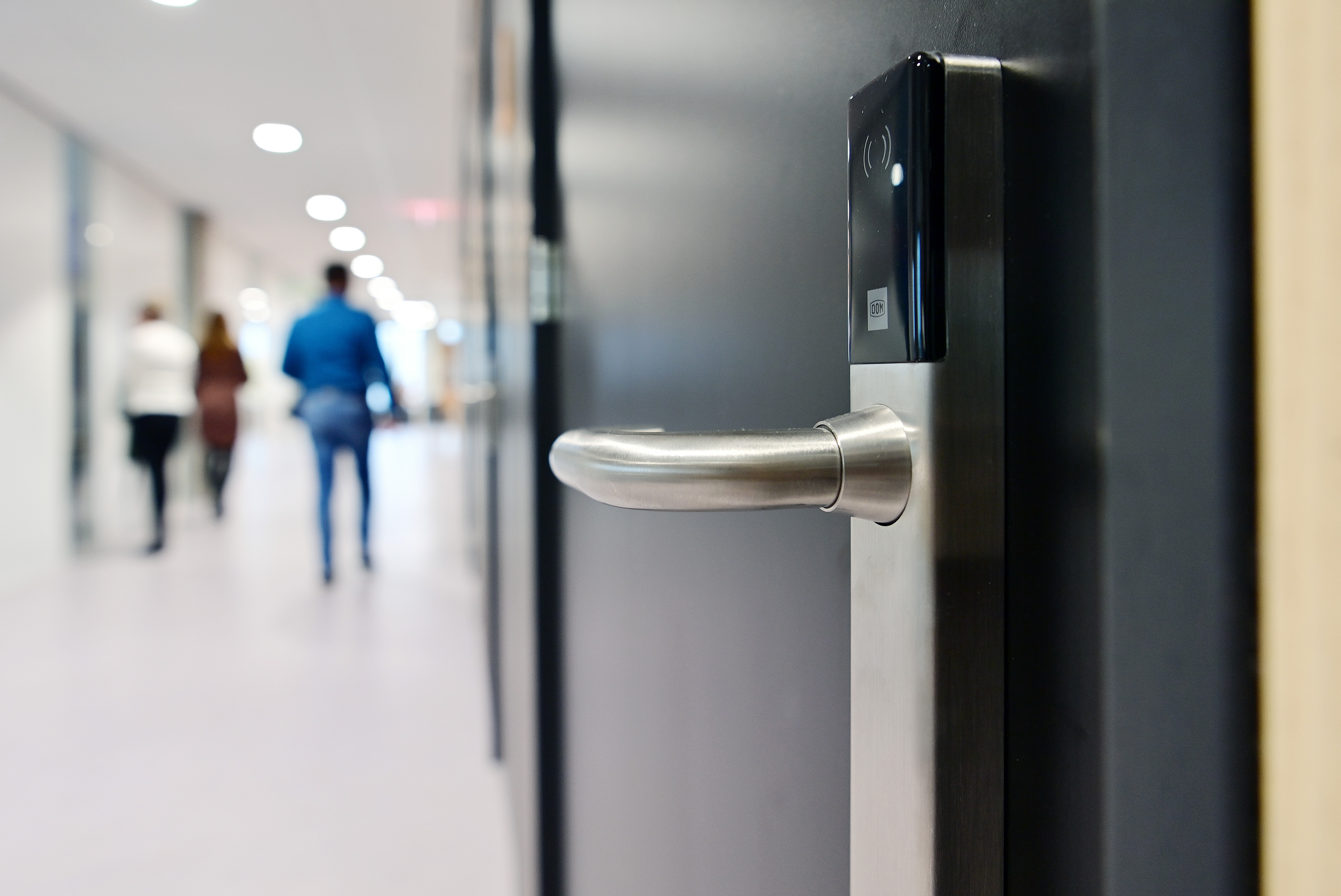 Electronical door fitting | DOM Nederland